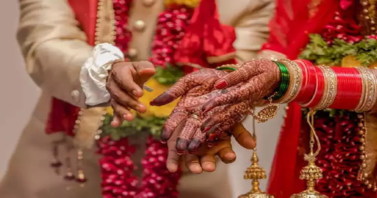 भर मंडपात नवऱ्याने च लावला बायकोचा सेक्स व्हिडीओ